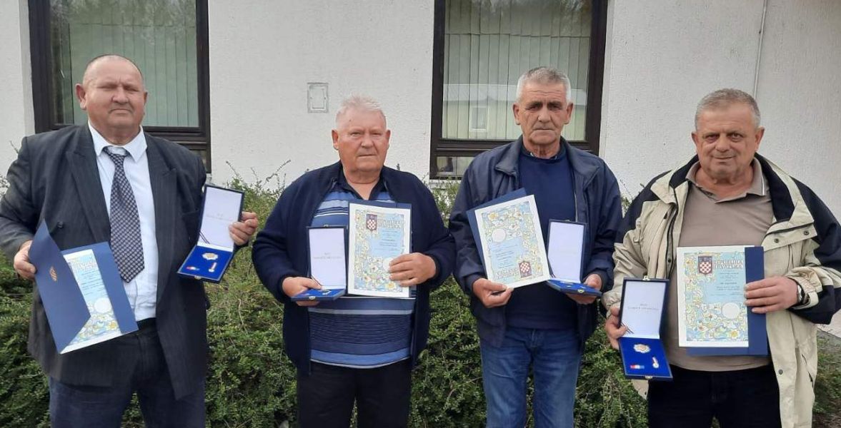 Predsjednik RH Zoran Milanović, uručio Red Danice Hrvatske, Ivanu ...